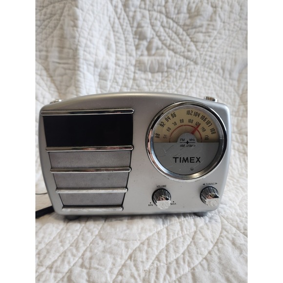 Timex | Wall Decor | Retro Style Timex Alarm Clock Radio T247s Silver ...